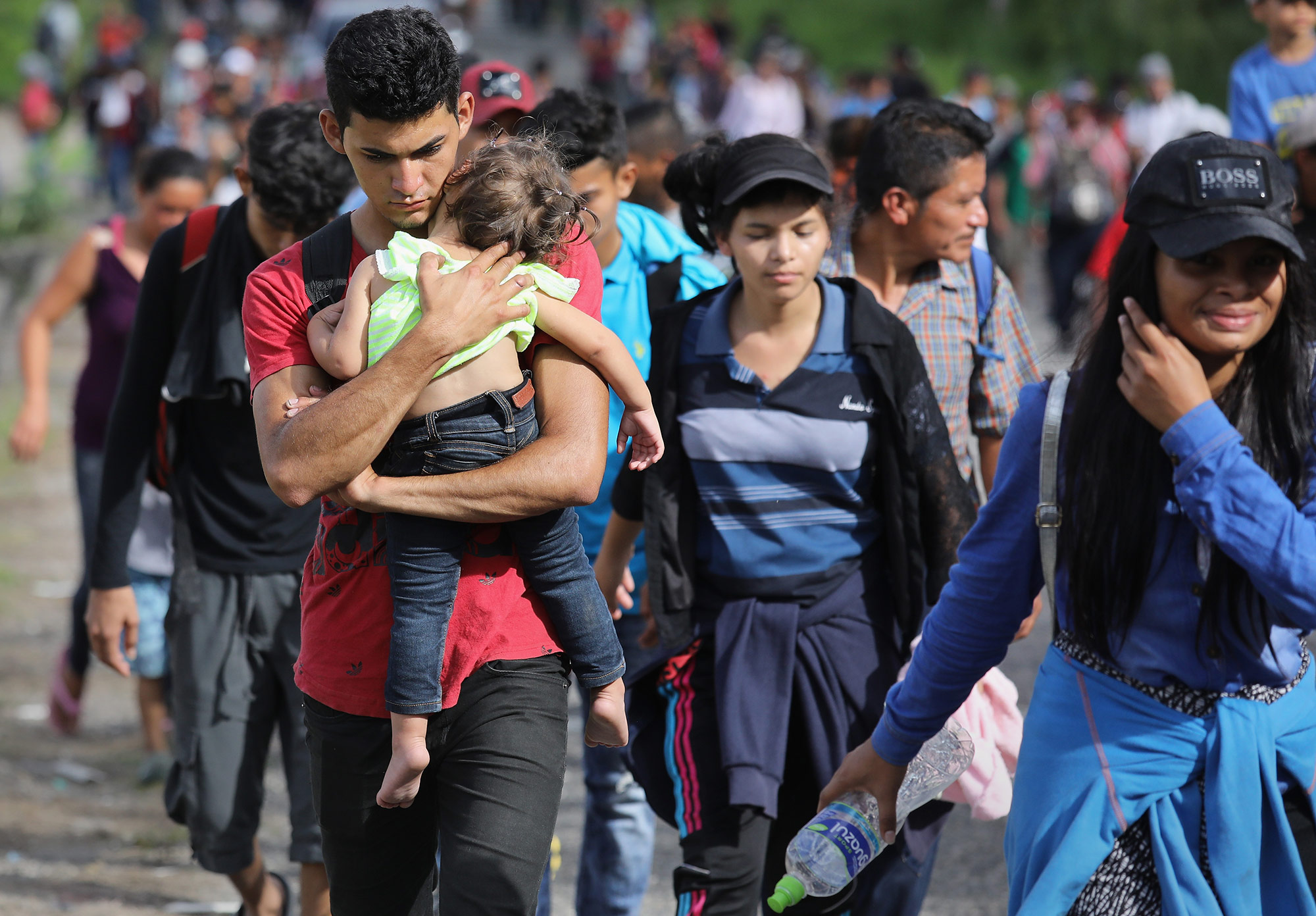 7 000 Migrants With One Goal Head North Photos