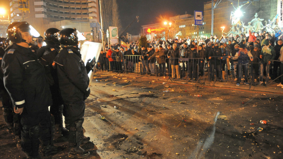 Protesters gather for fourth straight day in Romania - CNN