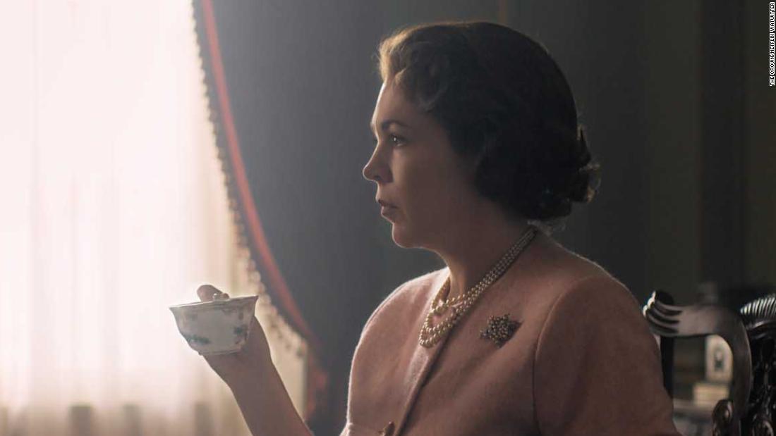 The Crown Netflix Releases First Photo Of Olivia Colman As Queen