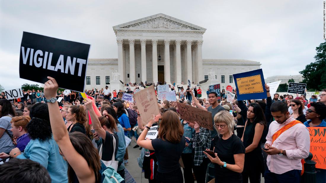 Anti Kavanaugh Protesters Keep Up The Fight Even After Hes Confirmed