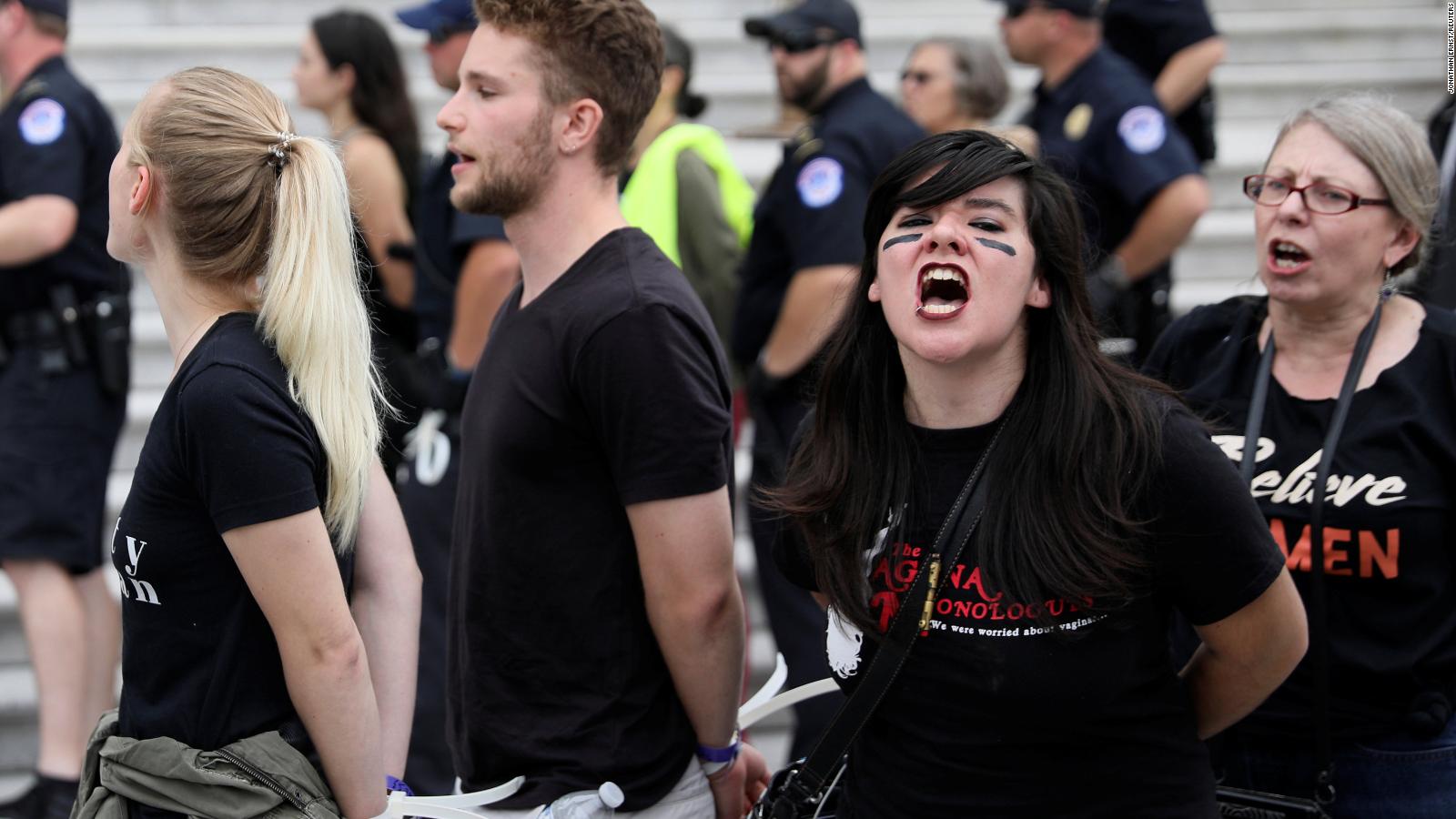 Anti Kavanaugh Protesters Keep Up The Fight Even After Hes Confirmed