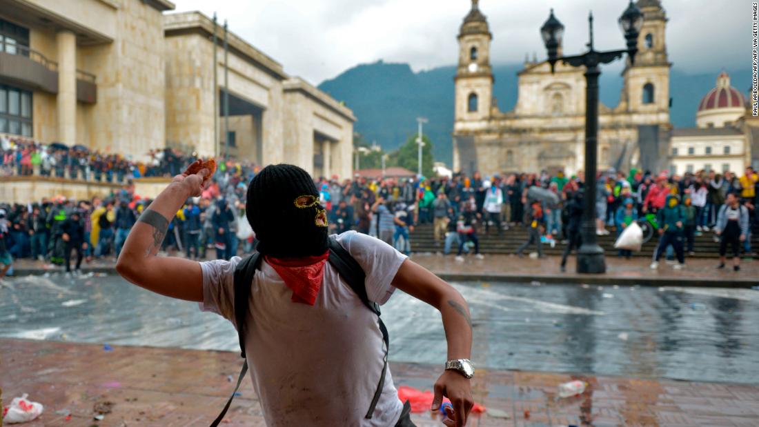 Iván Duque Enfrenta Una Jornada De Paro General Y Masivas Protestas En