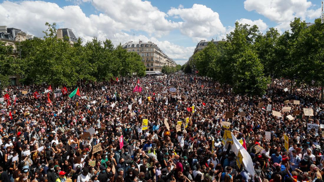 London protests: Scores arrested after far-right groups target anti ... London protests: Scores arrested after far-right groups target anti ...
