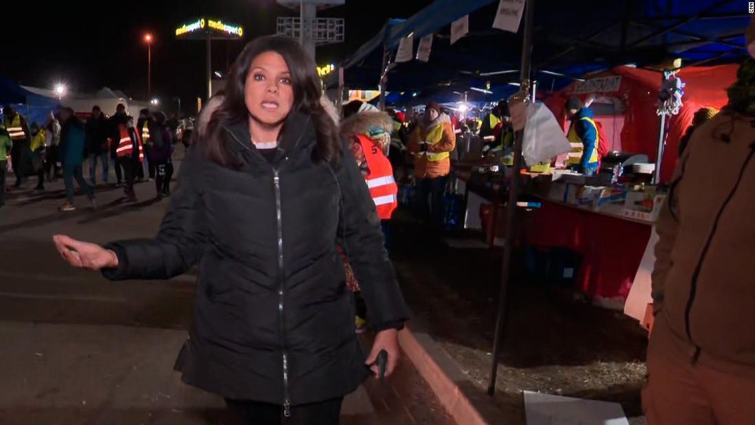 Watch Cnn Reporter Walk Through Ukrainian Refugee Shelter In Poland