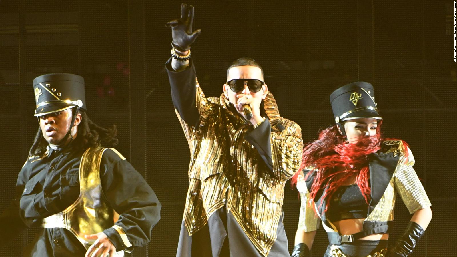 Policía Baila Al Ritmo De Daddy Yankee Y Se Roba El Show Cnn Video