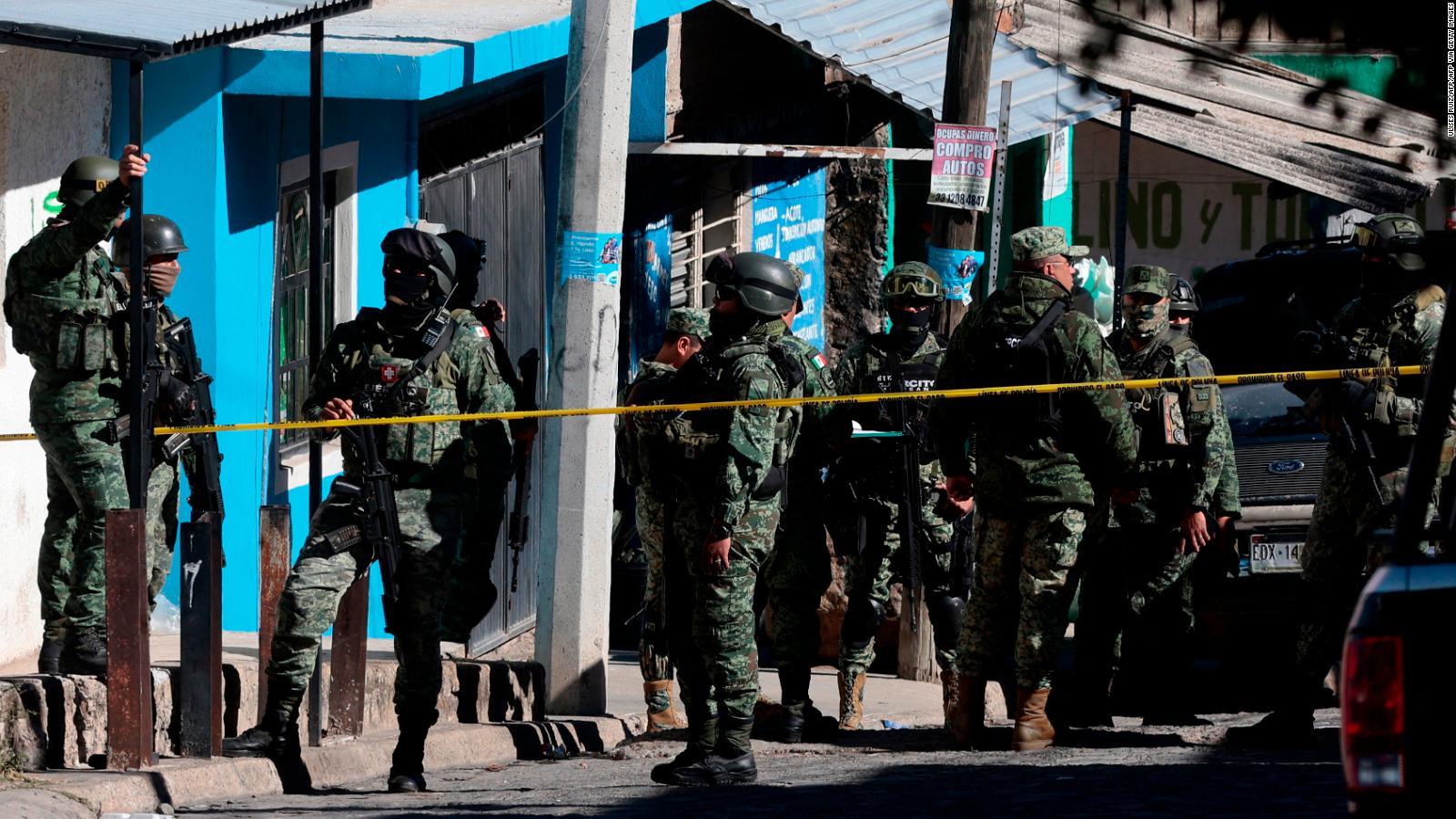 Masacre deja 6 muertos en una finca de Tlaquepaque, Jalisco - CNN Video Masacre deja 6 muertos en una finca de Tlaquepaque, Jalisco - CNN Video